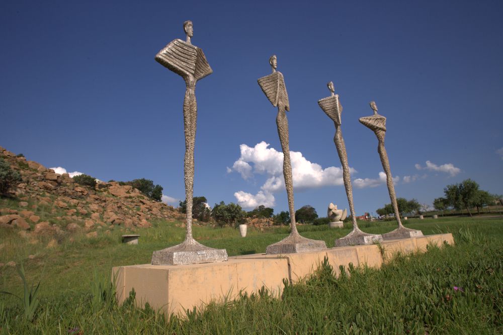 MONUMENT FOR THE COMMON PEOPLE - LARGE | Anton Smit